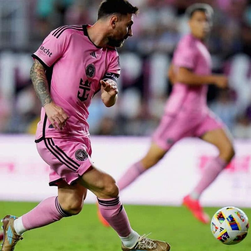 Lionel Messi : une paire signature imaginée par Bad Bunny