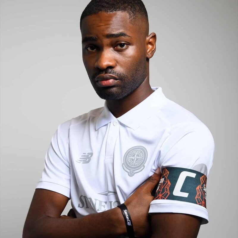 Dave : un maillot en collab avec Stone Island et New Balance