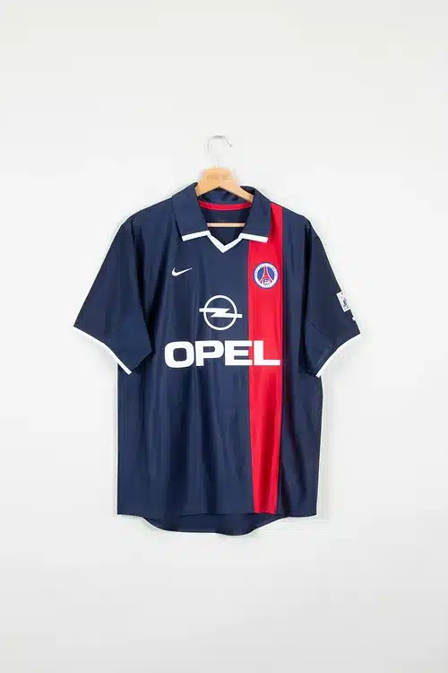 PSG : le maillot de 2001-2002 de Ronaldinho réédité