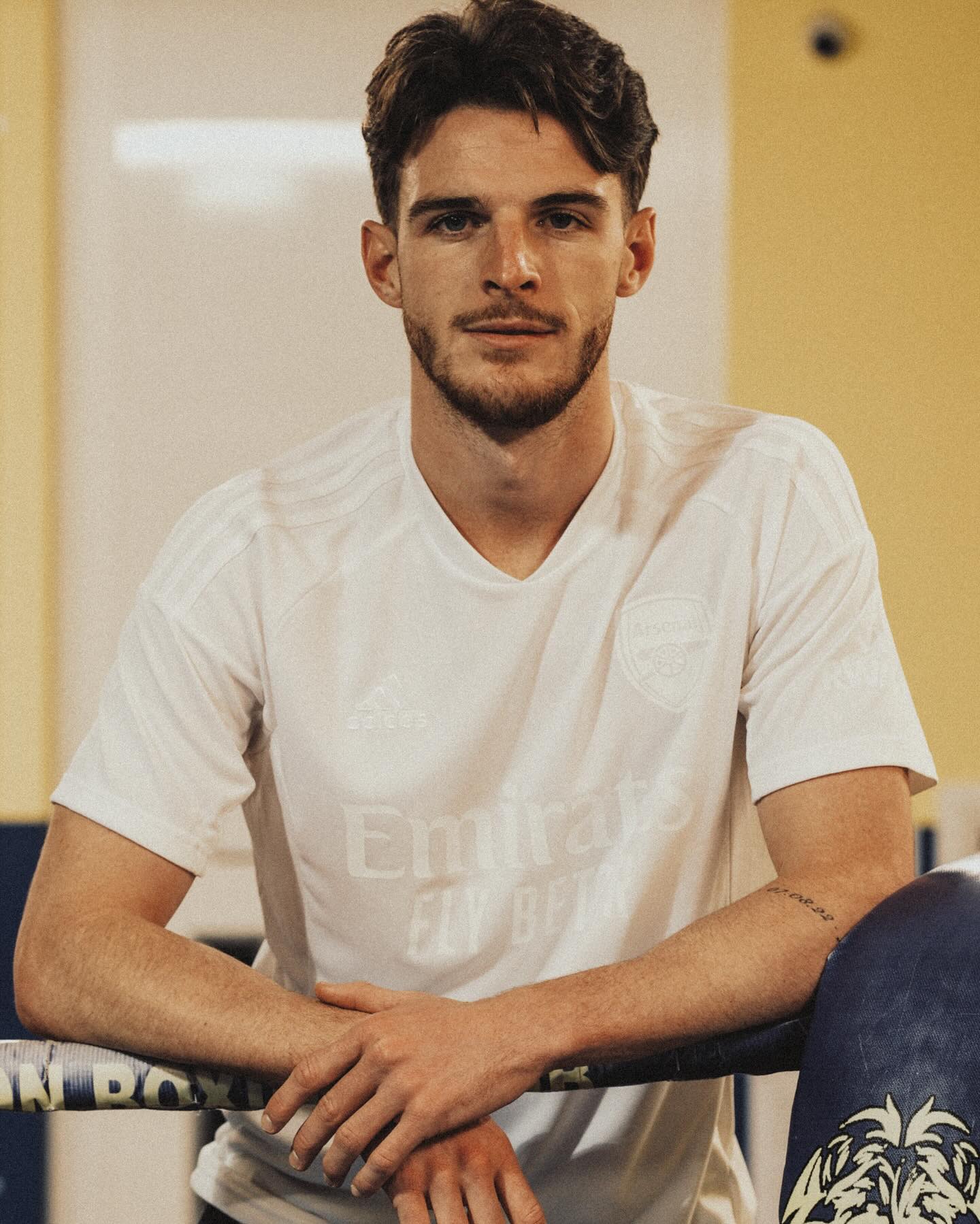 Arsenal "No more red" : un maillot blanc engagé contre la violence