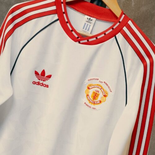 La Tn aux couleurs du PSG, disponible à la vente