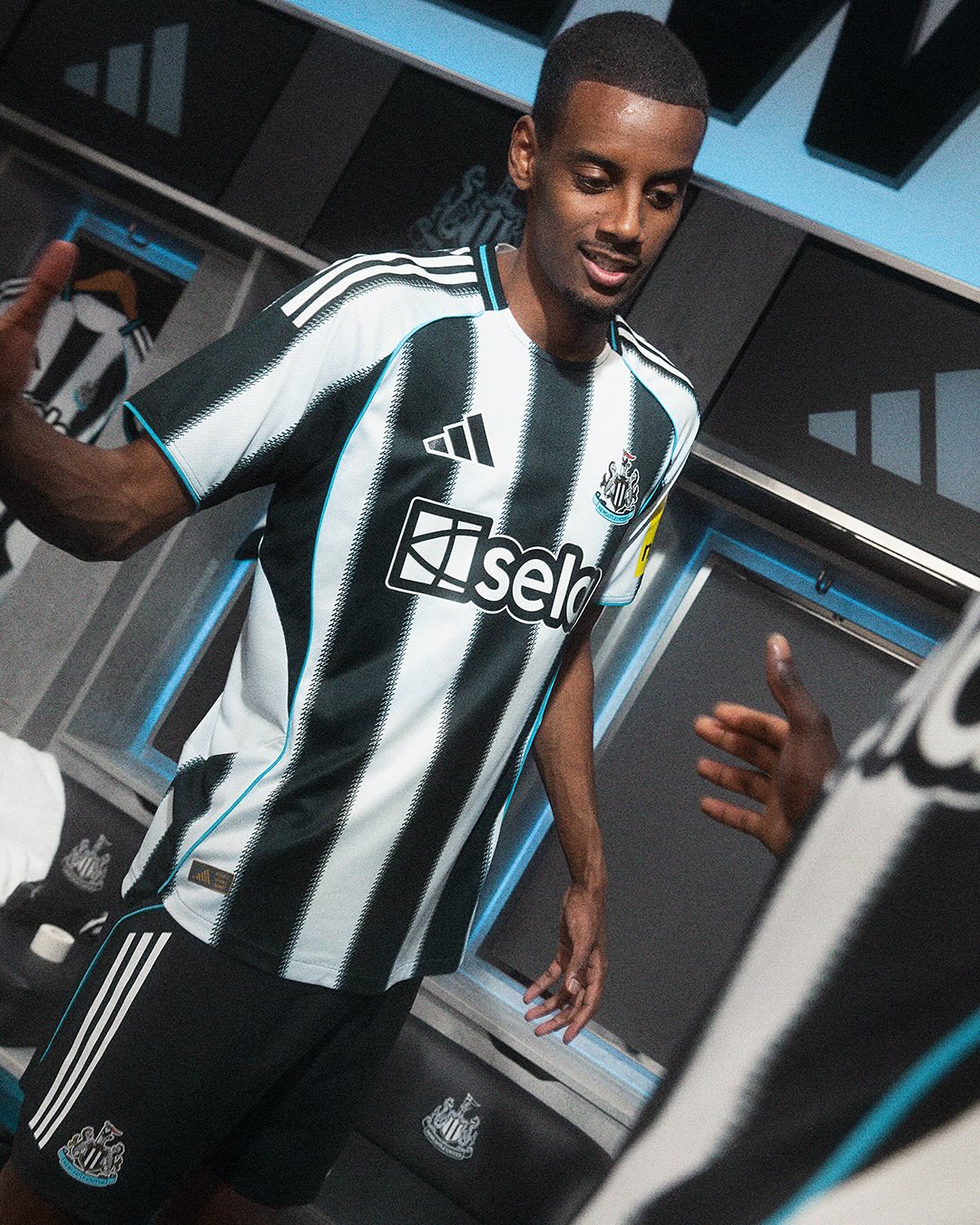 Newcastle United dévoile son maillot domicile 2025-2026 avec adidas ...