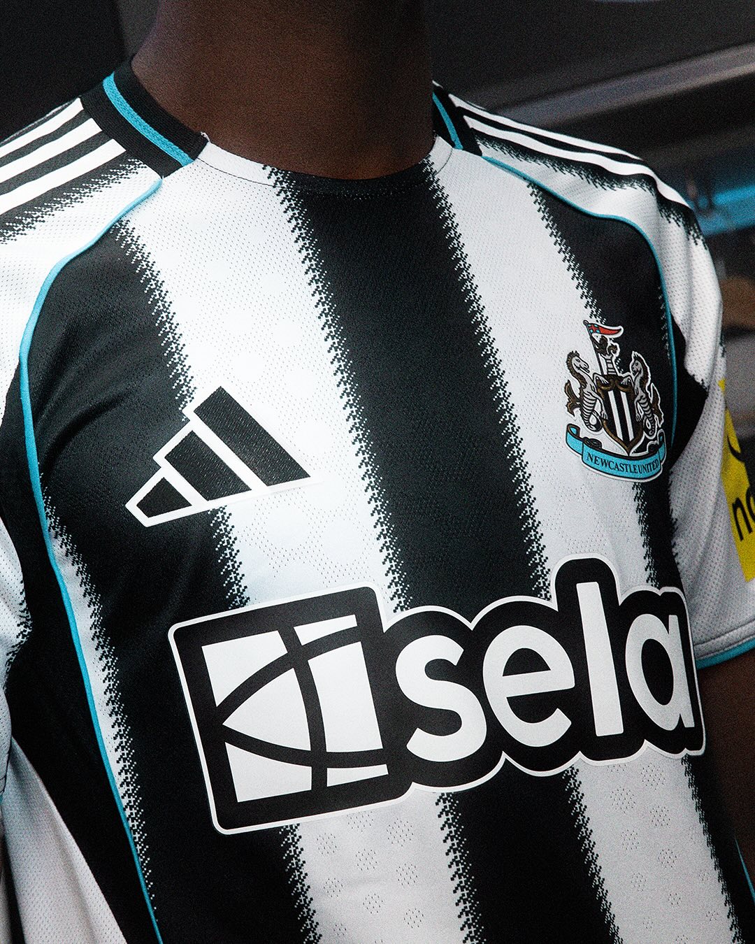 Newcastle United dévoile son maillot domicile 2025-2026 avec adidas ...