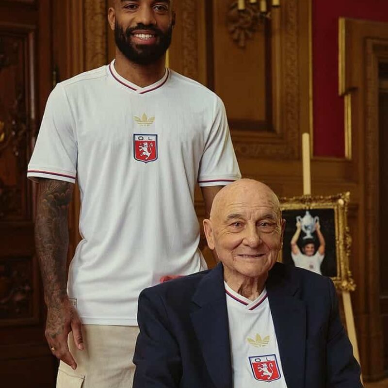 OL : l'incroyable maillot anniversaire qui sera porté contre Angers