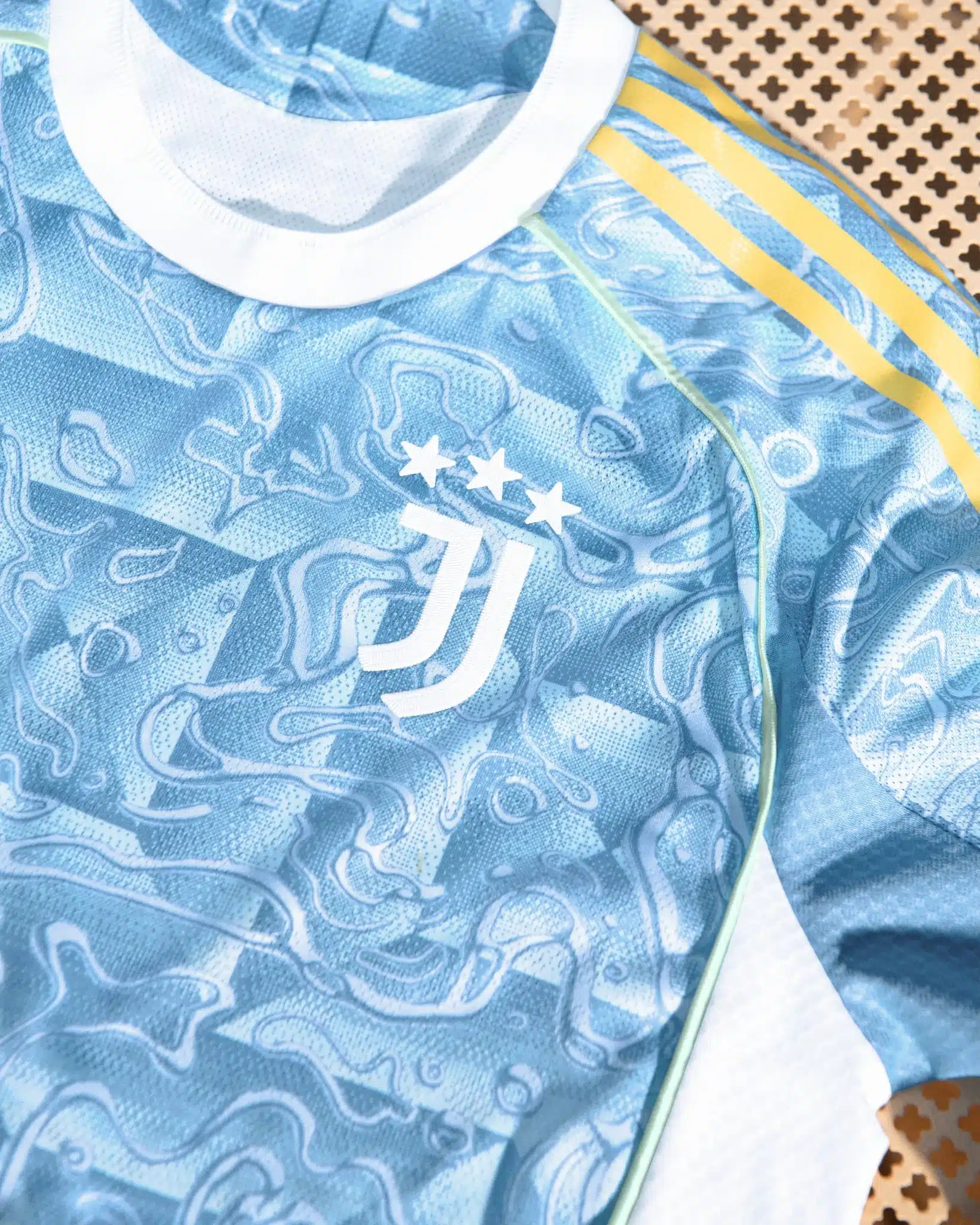 De l'eau sur le maillot extérieur de la Juventus 2025-2026