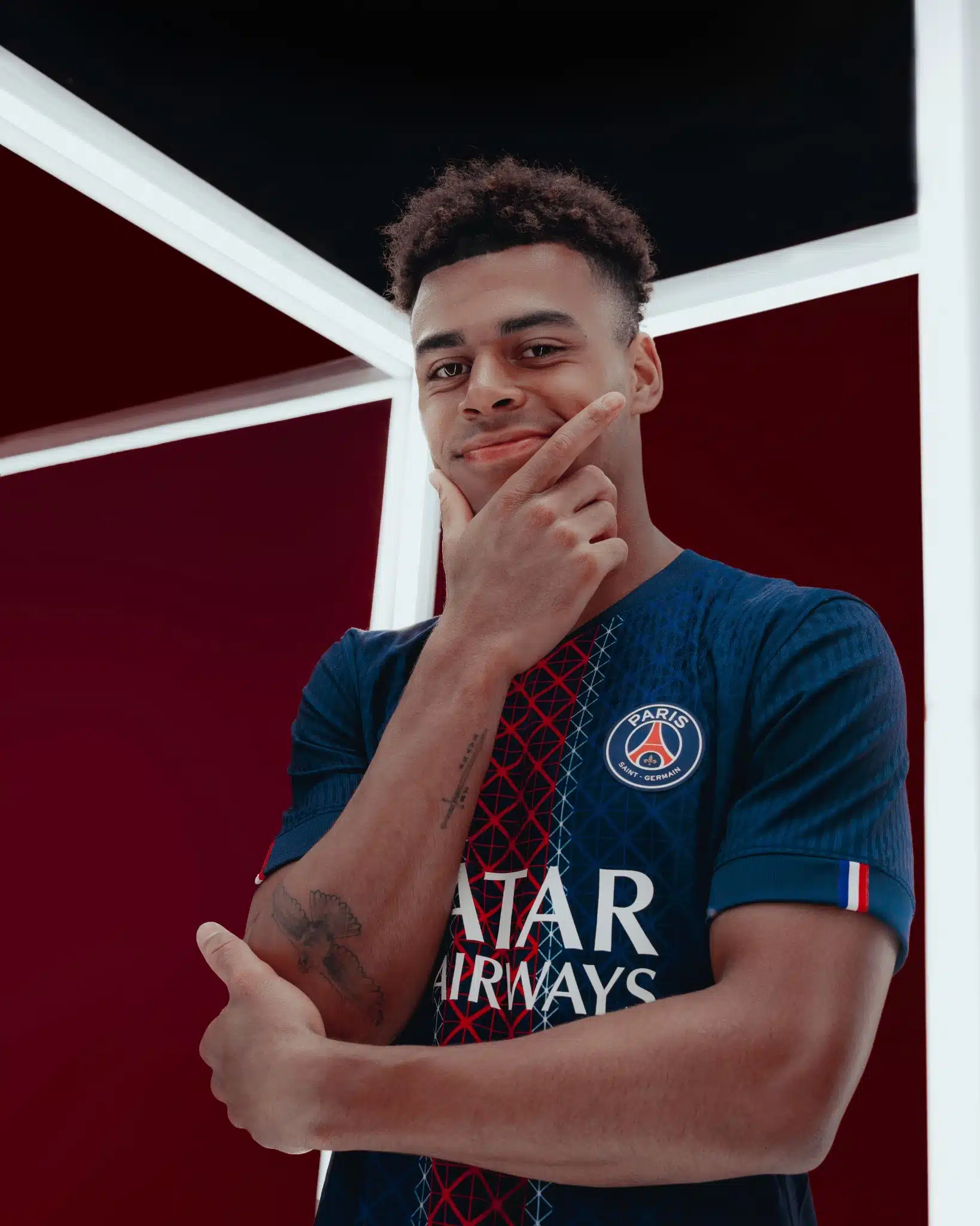 Maillot PSG : la Tour Eiffel inspire le nouveau maillot 2025-2026