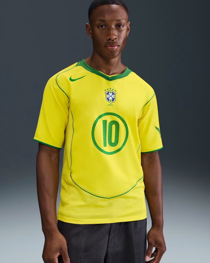 Nike réédite l'incroyable maillot du Brésil 2004