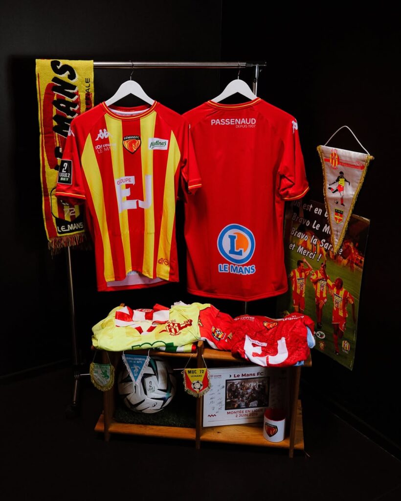 Les maillots de Ligue 2 2025-2026, club par club