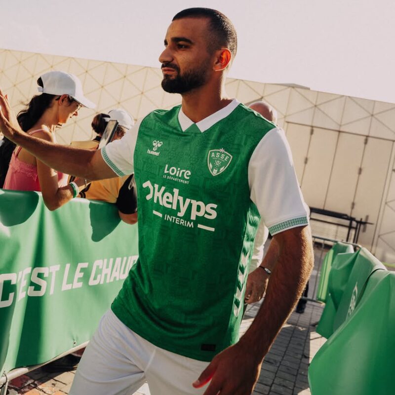 Saint-Etienne et hummel dévoilent le maillot 2025-2026