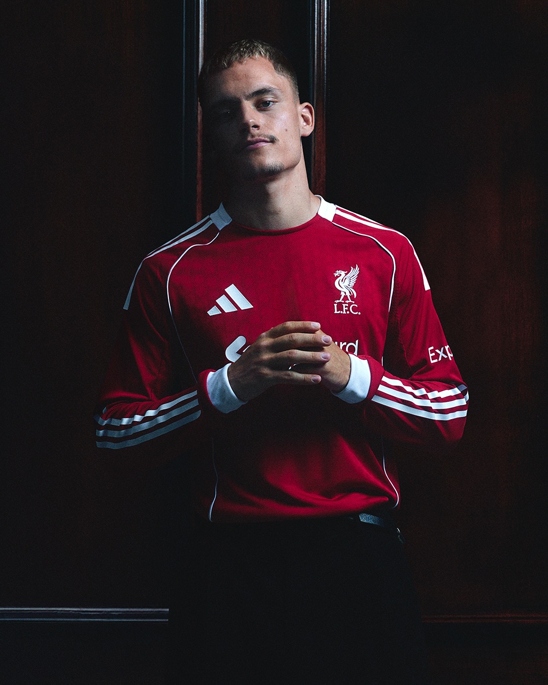 adidas dévoile enfin les nouveaux maillots 2025-2026 de Liverpool