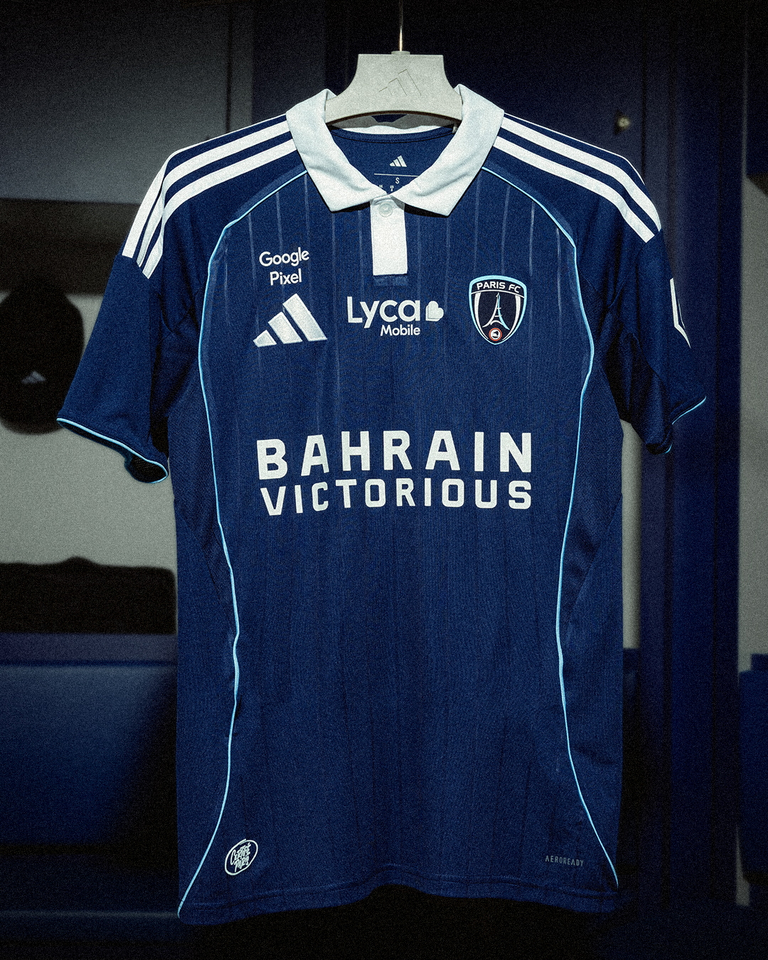 Le Paris FC dévoile enfin ses nouveaux maillots 2025-2026