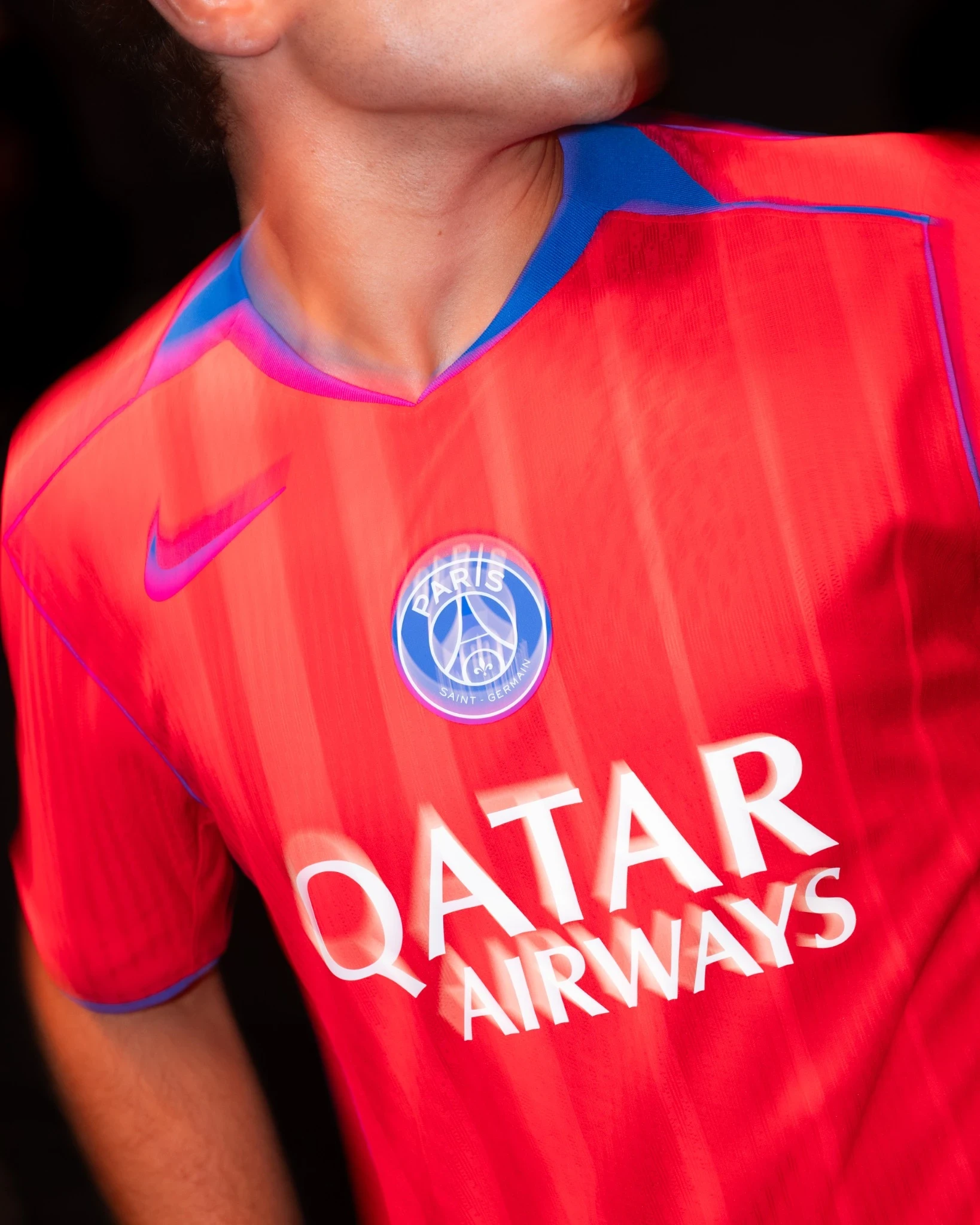 Quand le nouveau maillot du PSG s'inspire de 2004 et de Total 90