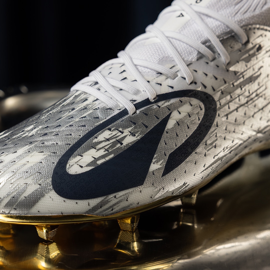 Decathlon célèbre Griezmann avec une paire de CLR inédite