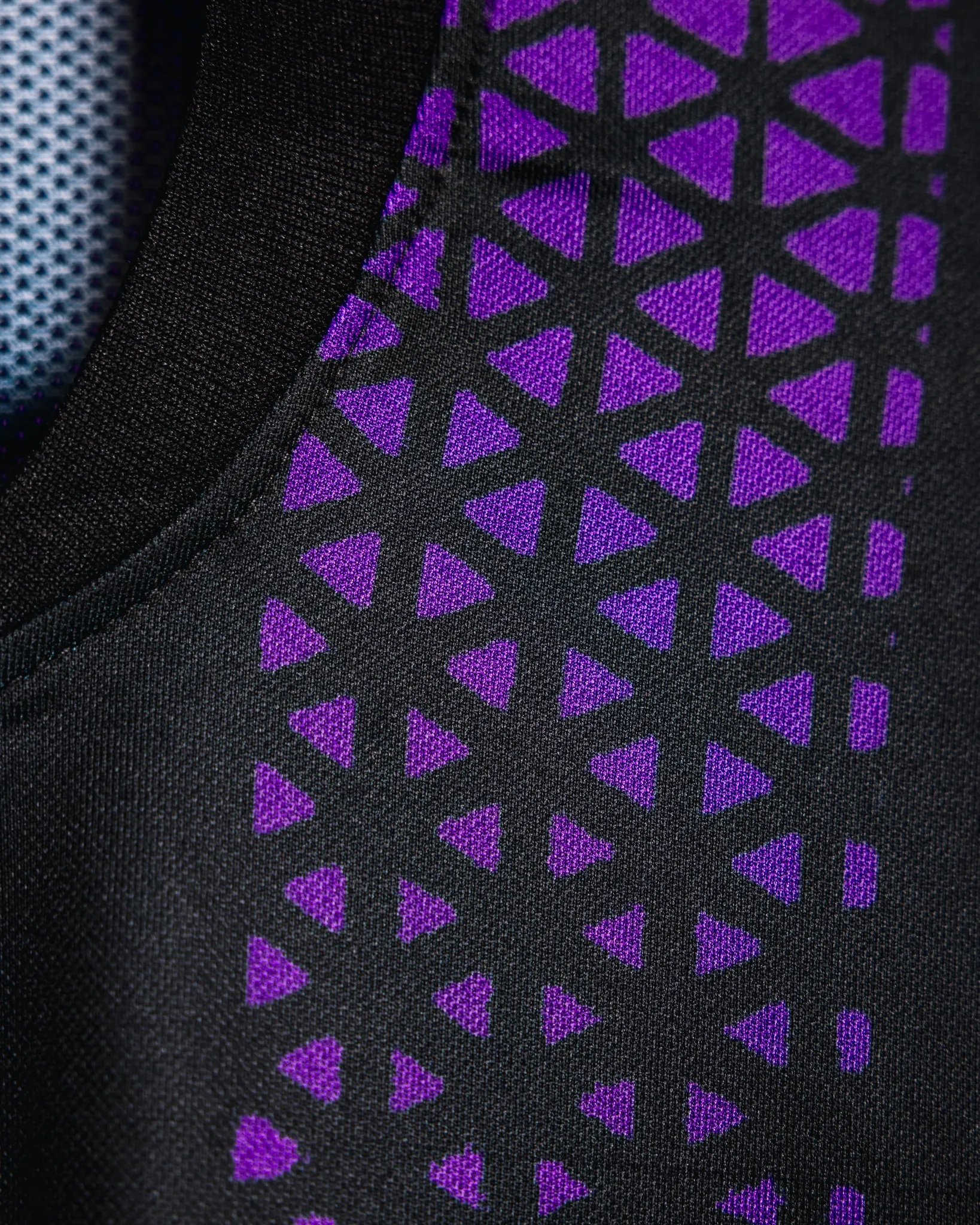 Le TFC sort son maillot third 25/26 avec des reflets iridescents