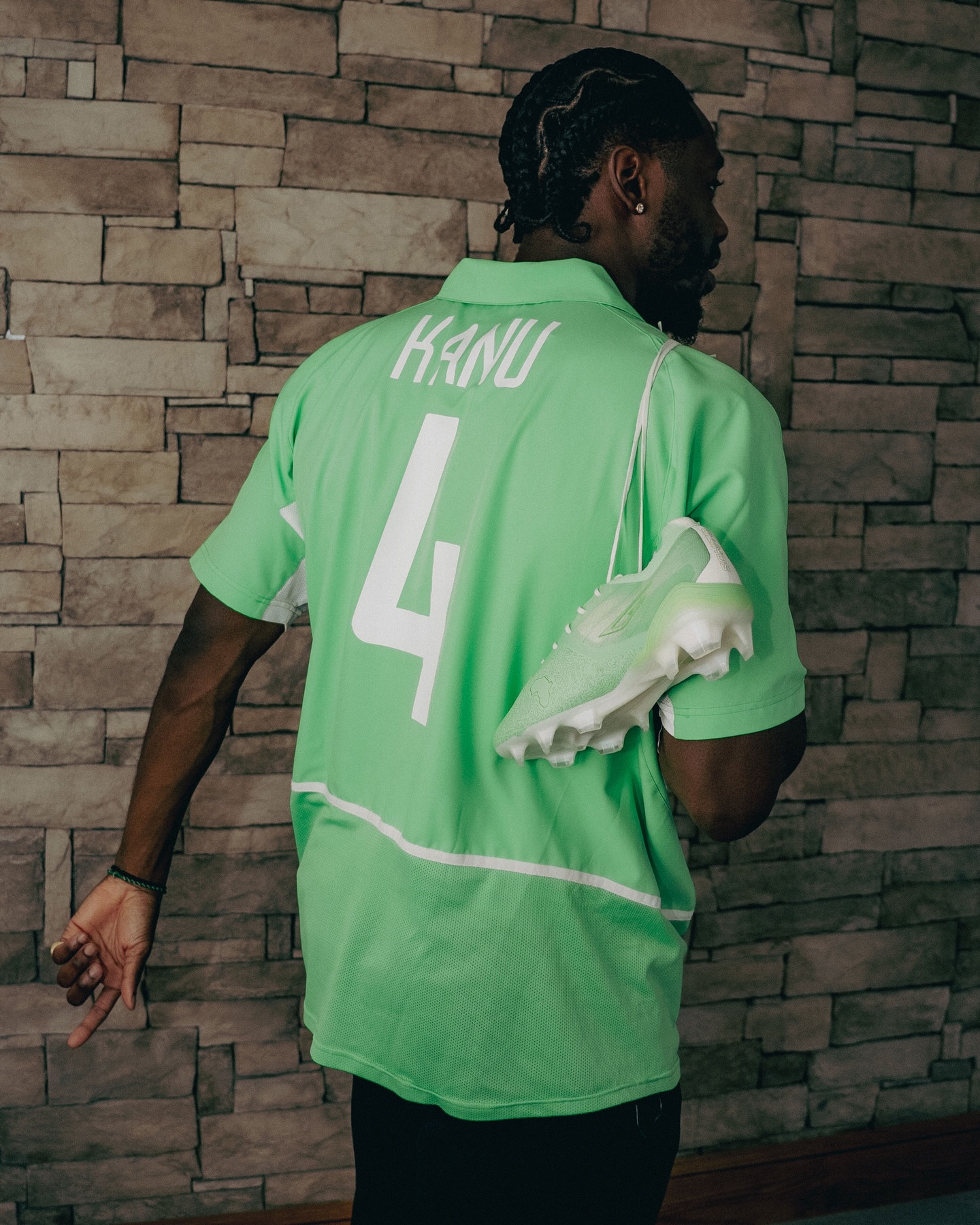 Ola Aina va jouer la CAN avec une paire de Sokito personnalisée.