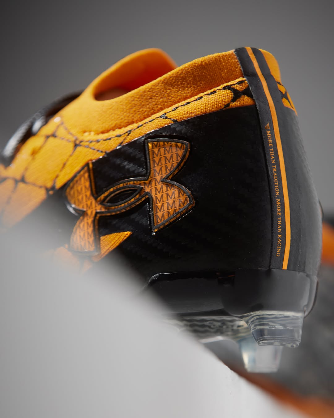 Nouveau drop Under Armour x Mansory : la Shadow en orange/noir
