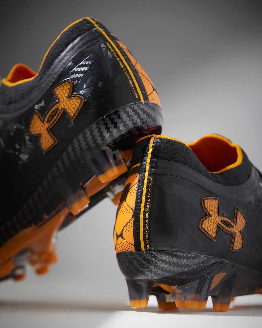 Nouveau drop Under Armour x Mansory : la Shadow en orange/noir