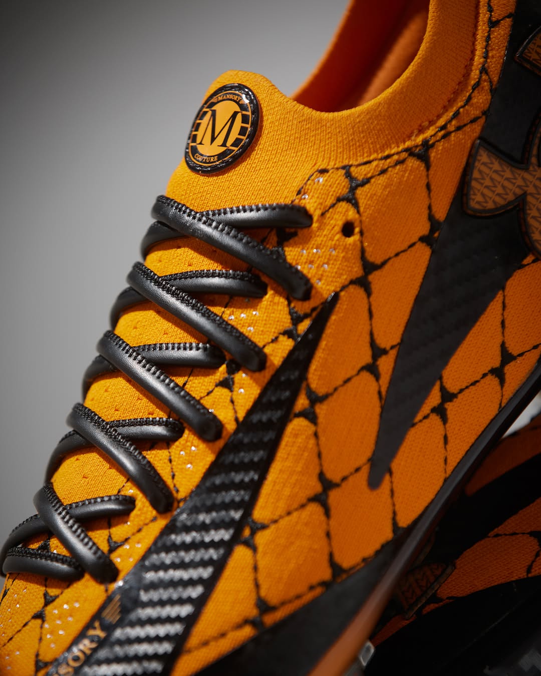 Nouveau drop Under Armour x Mansory : la Shadow en orange/noir